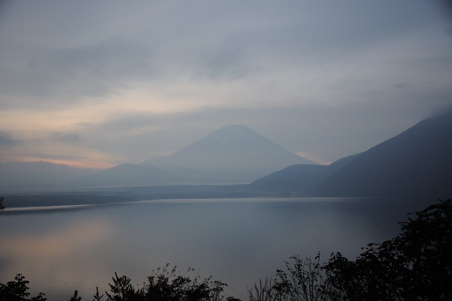 まずは本栖湖: kazuのBLOG